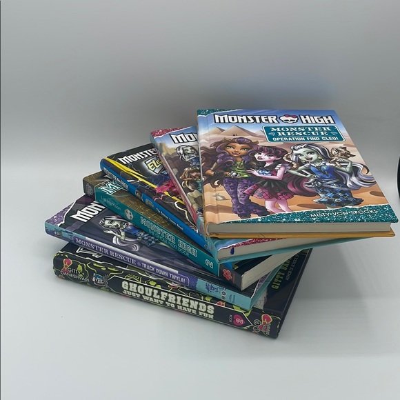 monster high | Other | Monster High Book Collection | Poshmark